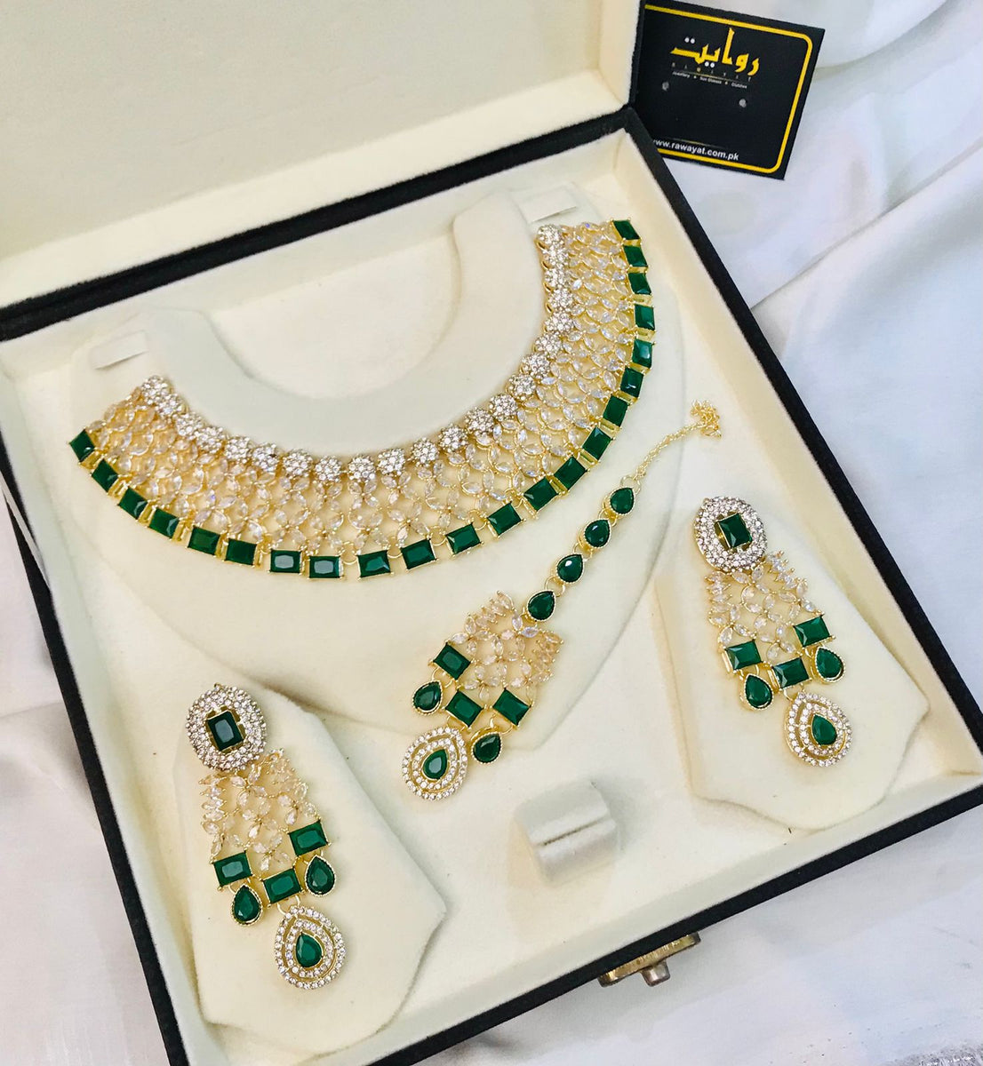 MIRAJ Necklace (White/Green)– Rawayat Jewellery